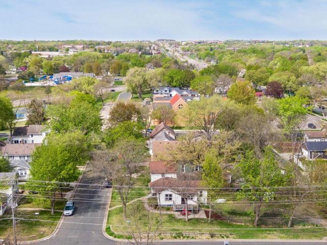 302 9th Street W