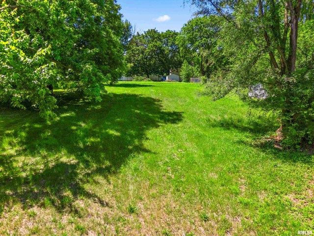 302 Caroline St, Creve Coeur, IL 61610