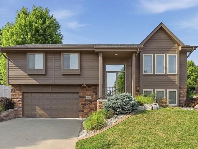 302 Carly Cir, Council Bluffs, IA 51503