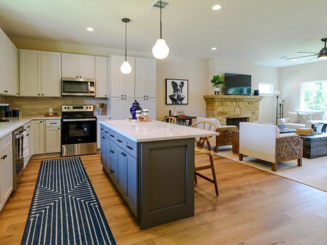 302 Castlehigh Dr