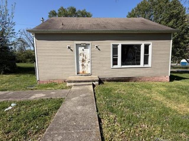 302 Crestview Dr, Hopkinsville, KY 42240