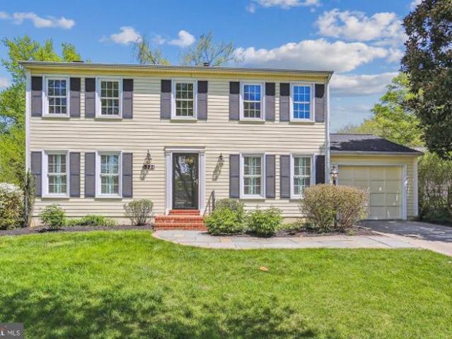 302 Currier Dr, Rockville, MD 20850