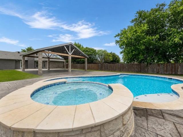 302 Anita Ln, Waxahachie, TX 75165