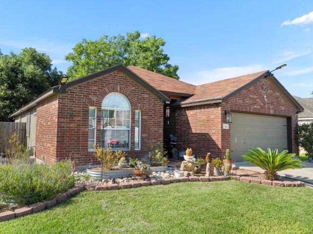 302 Adkins Cv