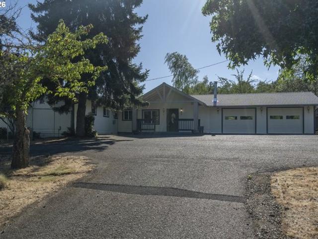 302 Arcadia Dr, Roseburg, OR 97471
