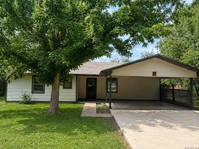 302 Booster St, Center Point, TX 78010