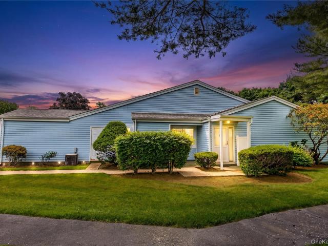302 Bentley Court W