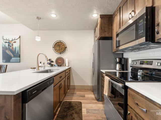 302 Broken Creek