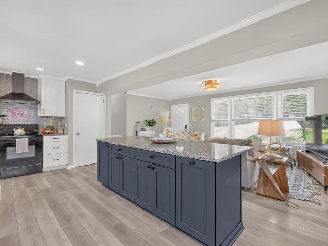 302 Dorr Dr