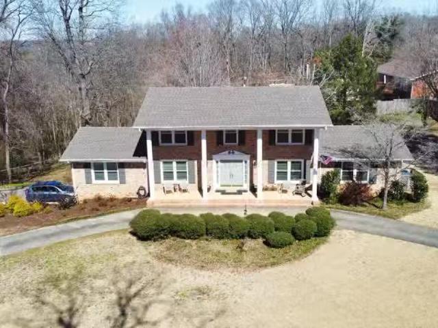 302 DARBY AVE, SHEFFIELD, AL 35660 Single Family Residence For.