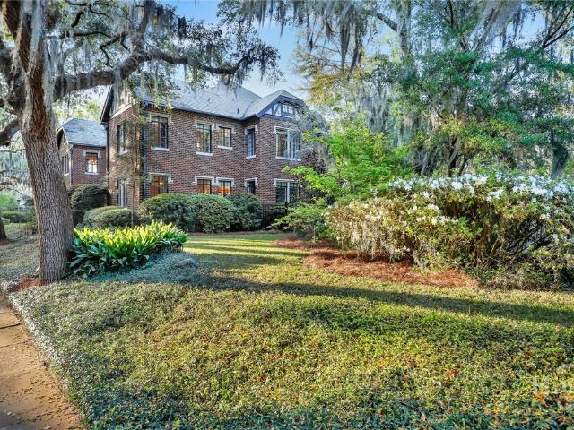 302 E 46th Street