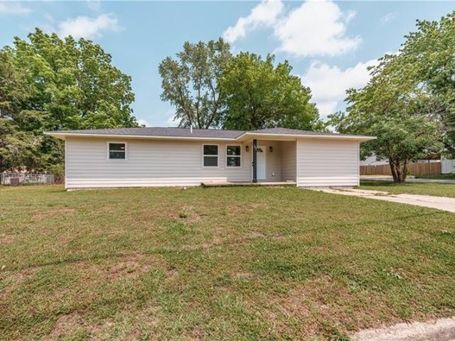 302 E 6th St, Green Forest, AR 72638