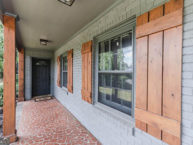 302 E Valley Road NE