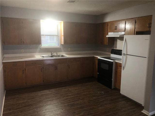302 E Benton