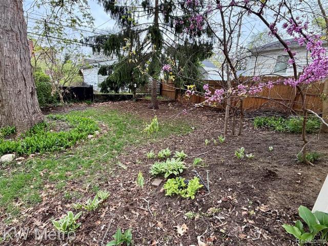 302 E Bloomfield Avenue