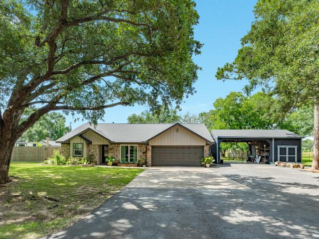 302 E Bronco Bend Street