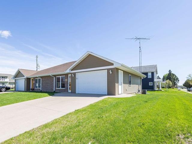 302 E Clay St, Cuba City, WI 53807