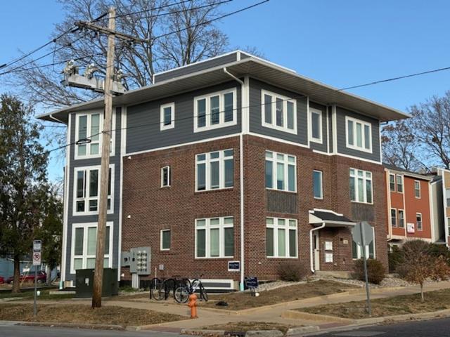 302 E Clark