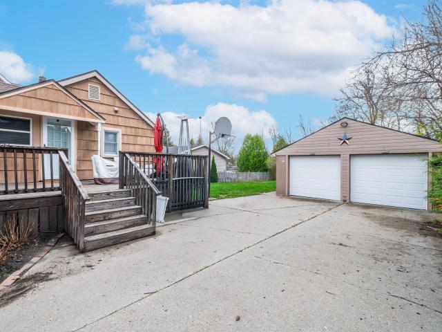 302 E Ellen Street