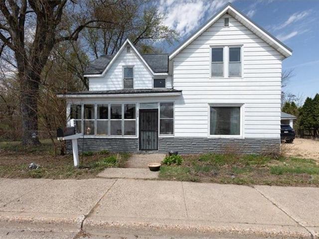 302 E Main St, Durand, WI 54736