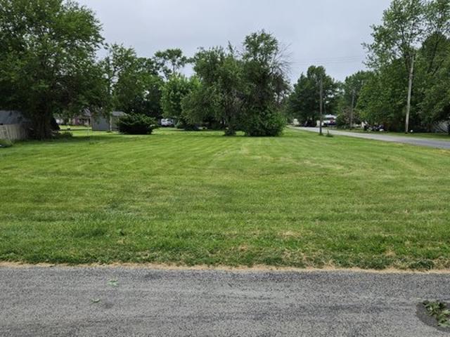 302 E Market St, Sidell, IL 61876