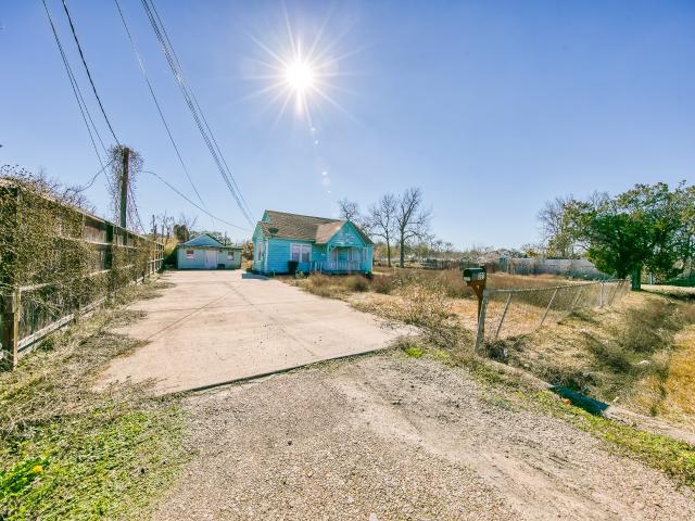 302 E Rogers St, Houston, TX 77022 | MLS #15871 | Compass