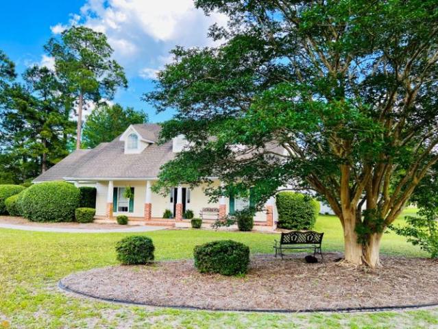 302 Edge Water Dr, Brunswick, GA 31525