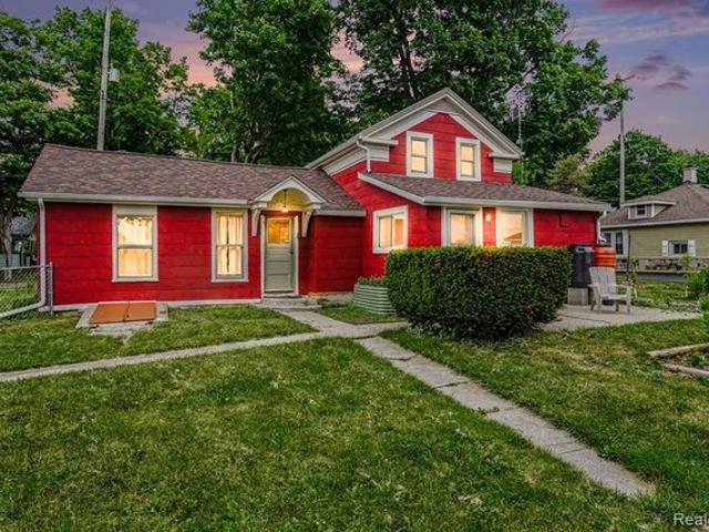 302 Hadley St, Holly Vlg, MI 48442