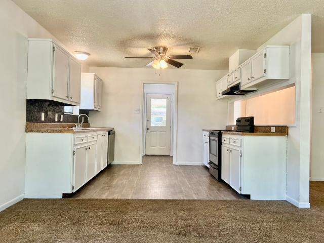 302 Harris St, Smithville, TX 78957 | MLS #7110 | Compass