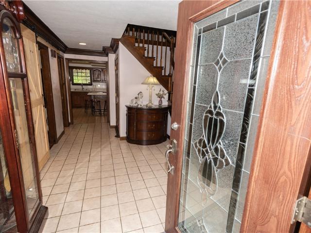 302 High Oaks Ct