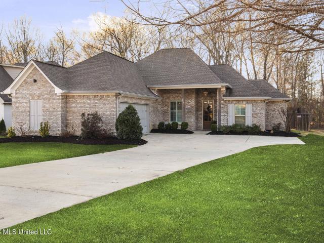 302 Oakville Circle