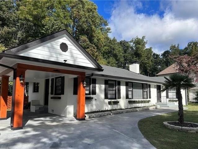302 Old Ivy Road NE