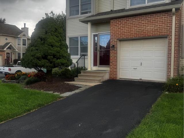 302 Oxford Place