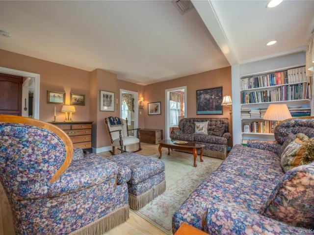 302 Laurel Rd, Pearl River, NY 10965 | MLS #987363