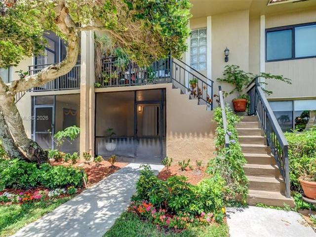 302 Lakeview Dr Apt 105, Weston, FL 33326