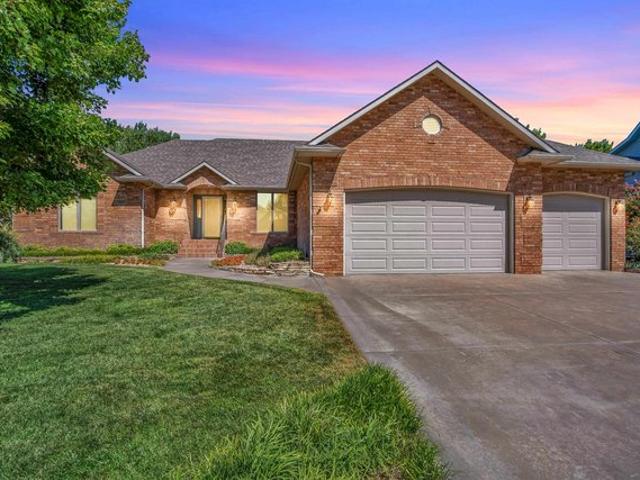 302 Lakewood Dr, North Newton, KS 67117