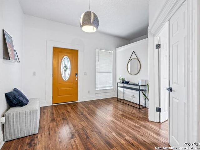 302 Lamar