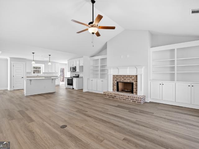 302 Mockingbird Lane 25
