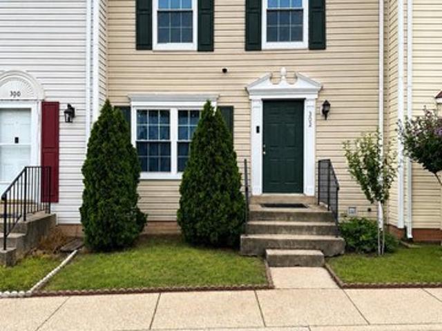302 Moseby Ct, Manassas Park, VA 20111