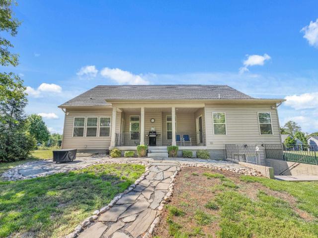 302 manor blvd
