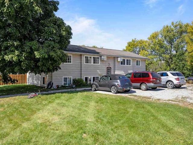 302 Maple Lane Dr, Walker, IA 52352