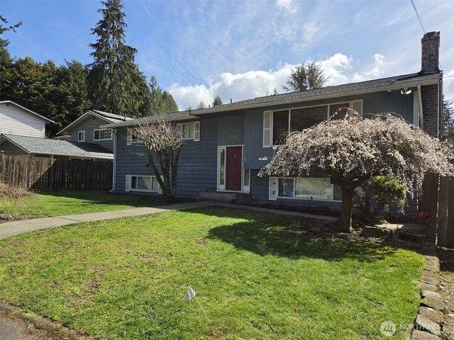 302 N 188th St, Shoreline, WA 98133