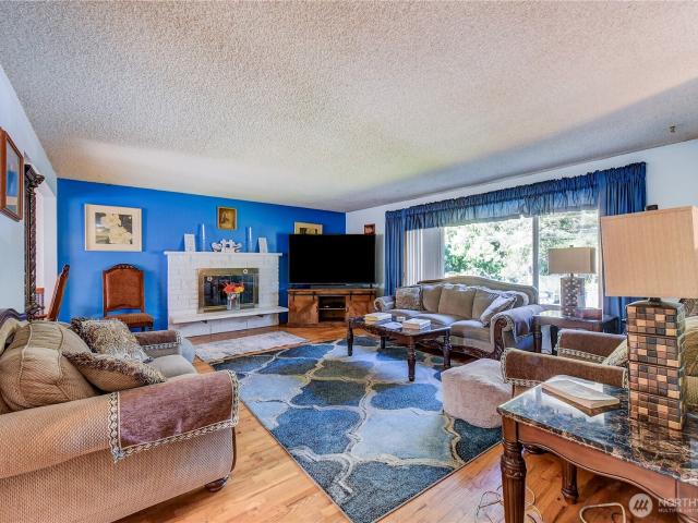 302 N 188th St, Shoreline, WA 98133 | MLS #2501 | Compass
