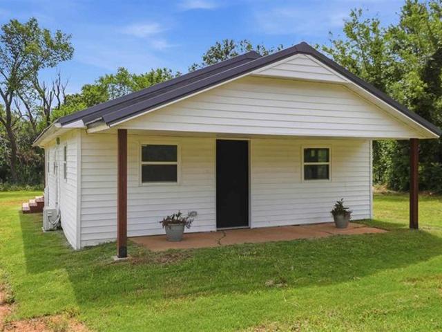 302 N 2nd St, Tryon, OK 74875