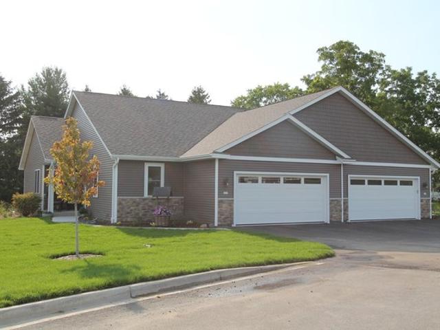 302 N Trailview Cir, Waterford, WI 53185