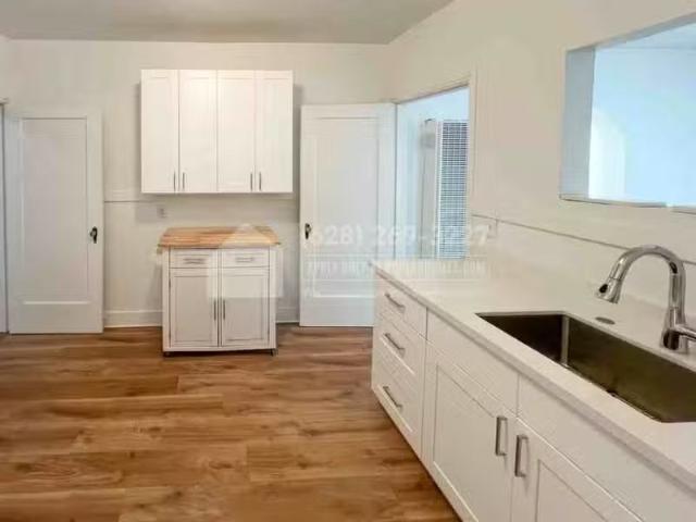 302 N DELAWARE ST 302 N Delaware St