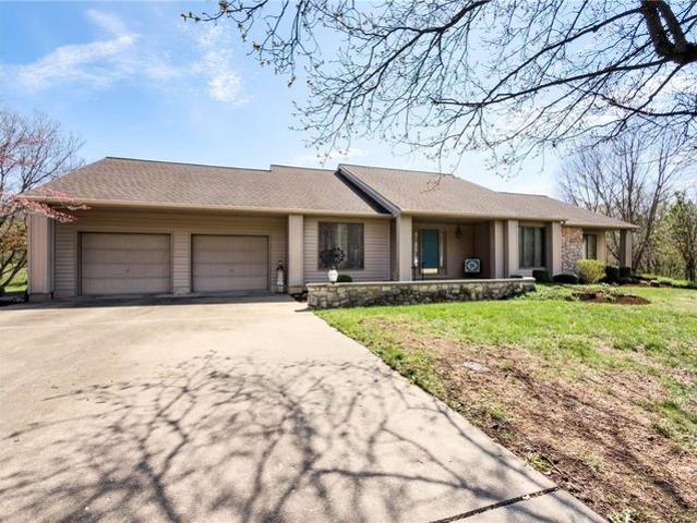302 N Hutton Dr, Newton, IL 62448