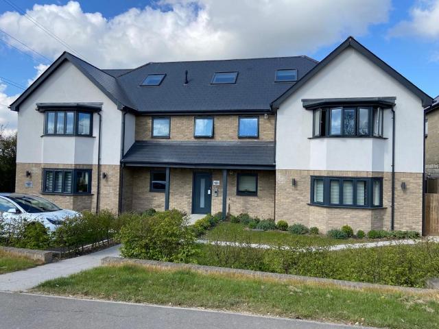 302 Noak Hill Road, Billericay 2 bed flat to rent £1,750 pcm £404 pw