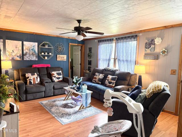 302 Northwest Poplar Street