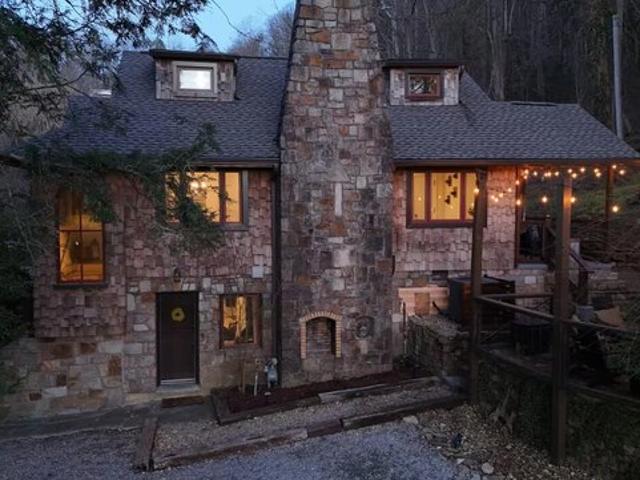 302 Newman Rd, Gatlinburg, TN 37738